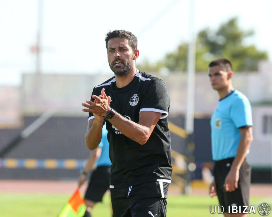 ESTÉVEZ DEBUTA ANTE LA UD IBIZA DE JAVI BARAJA > El Record